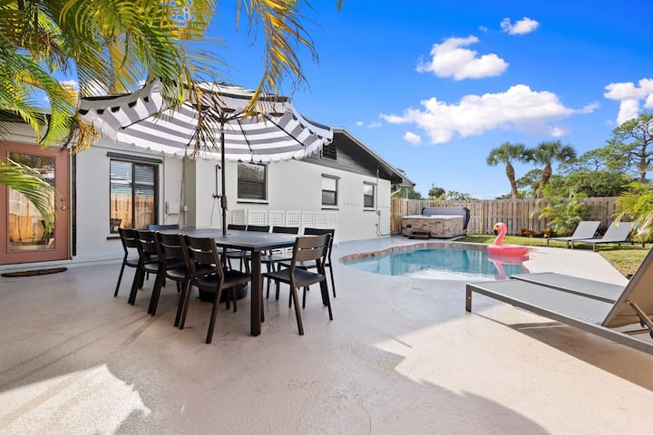 The Flamingo House: Pool, Hot Tub, Game Room - Jensen Beach, FL