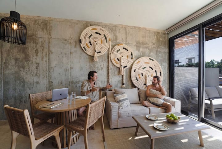 Modern 2br Apartment With Pool & Gym - Paradise Beach