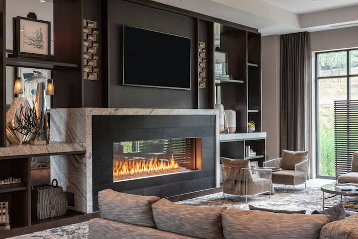 Modern Room | Pool, Gym & Free Breakfast - Weston, MA