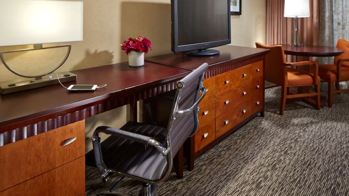 Family Suite Joy: Steps from Disneyland & Pool! - Hotels for Rent in ...