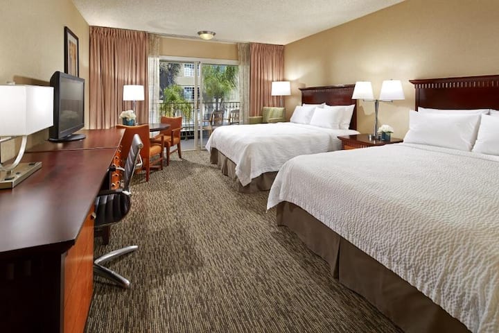 Comfy Anaheim Escape: Walk To Disney, Free Wifi! - Anaheim, CA