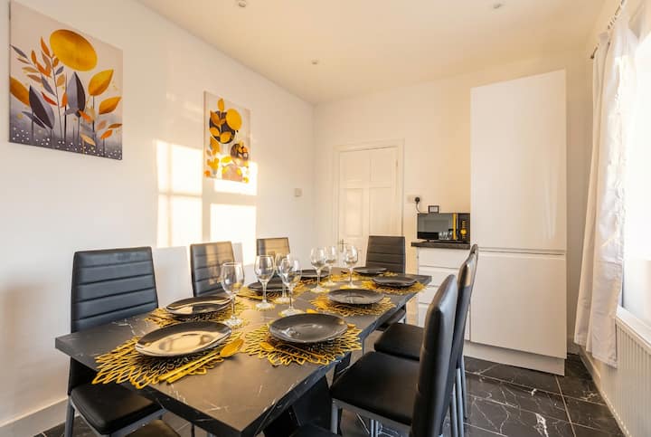 Maison-classique-salle De Bain Privée-vue Sur Rue - Brentwood