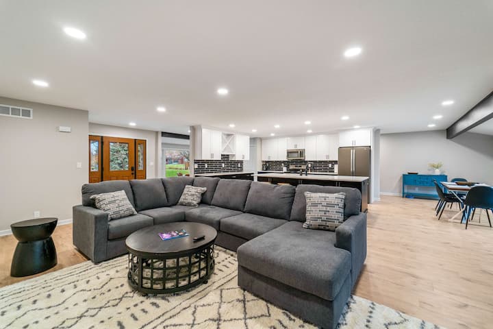 Spacious 5br Family Home • Near Isu & Attractions - Ames, IA