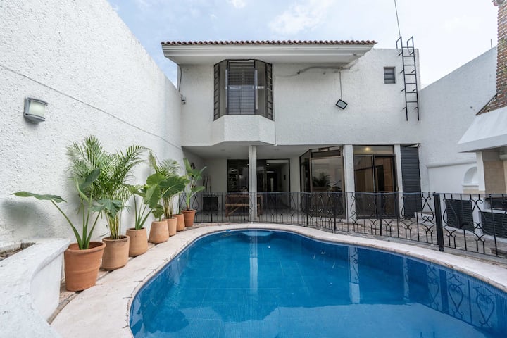 Family Home With Heated Pool - Guadalajara