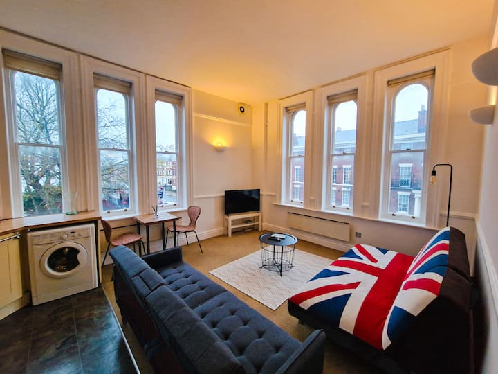 Modern Victorian Charm In A Great Location - 비컨헤드