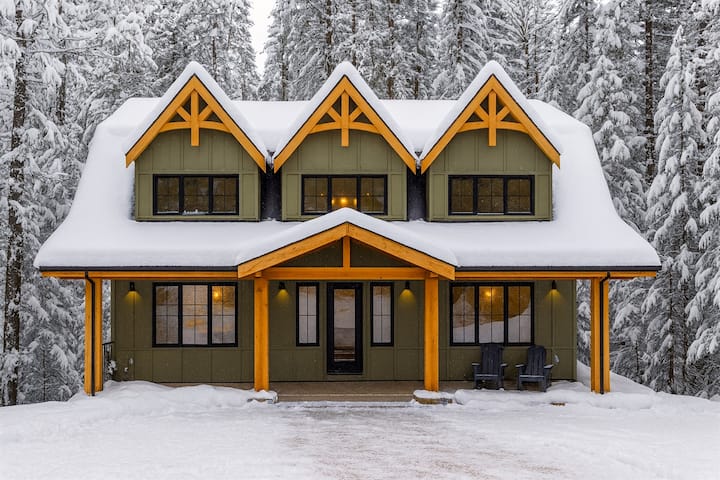 Ski In L 4 Bedrooms L Sleeps 10 Adults - Fernie