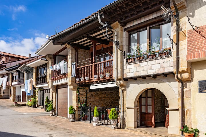 La Casuca, Entre Mar Y Montaña - Comillas