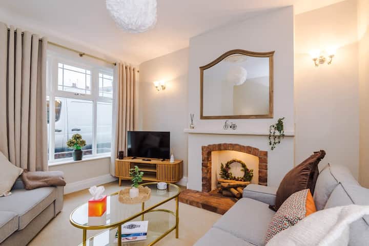 Cosy 3-bed+sleeps 5+free Parking+long/short Stays - Chester