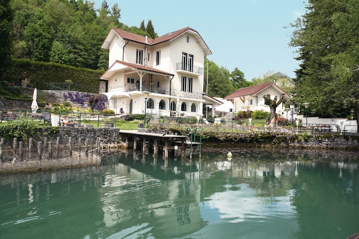 Les Nénuphars Magnifique Villa Au Bord Du Canal - Savoie