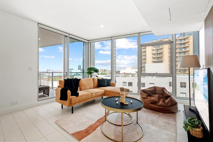 Moody Luxe Designer 2br • Dark Oak • Surry Hills - 雪梨