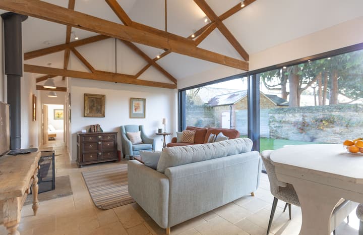 Stylish Central Deddington Cottage With Garden - Hempton