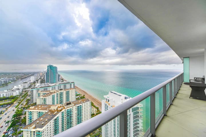 Modern Beachside Condo W Ocean Views - Hollywood, FL