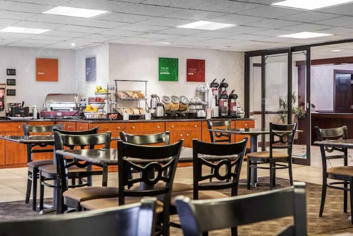 3 Family-friendly Units With Free Breakfast - Philadelphia, PA