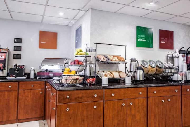 Stay Near Benjamin Rush State Park - 4 Units - Philadelphia, PA