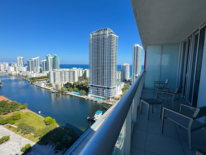 Apartment 1br W/kitchen At Beachwalk - Hallandale Beach, FL