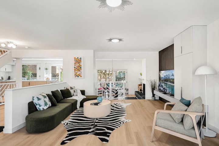 Close To All You Need, Underrated Area, King Bed - Calgary