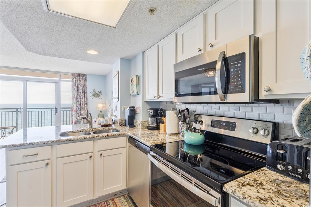 Modern & Airy Oceanfront 1BR! Roxanne 1004 - Condominiums for Rent in ...