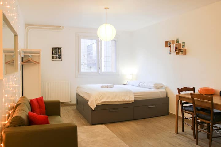 Studio Lumineux à Pantin, Parfait Pour Les Couples - Gare Montparnasse - Paris
