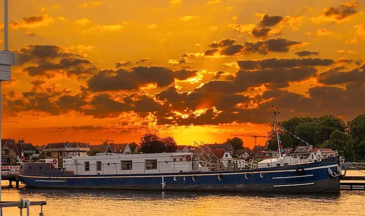 Wohnschiff Commodore - Schleswig