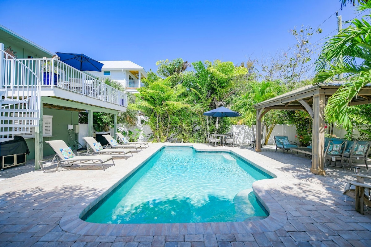Decked Out: Steps to Bay & Beach, Pool, Games - Houses for Rent in Anna ...