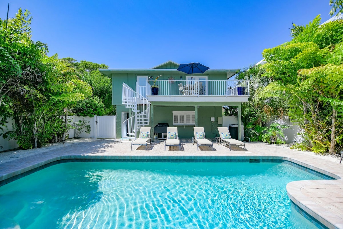 Decked Out: Steps to Bay & Beach, Pool, Games - Houses for Rent in Anna ...