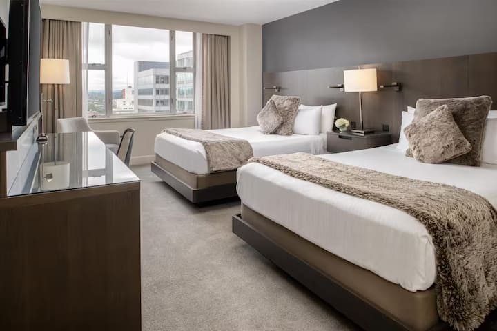 Modern Downtown Portland Guest Room - 波特蘭