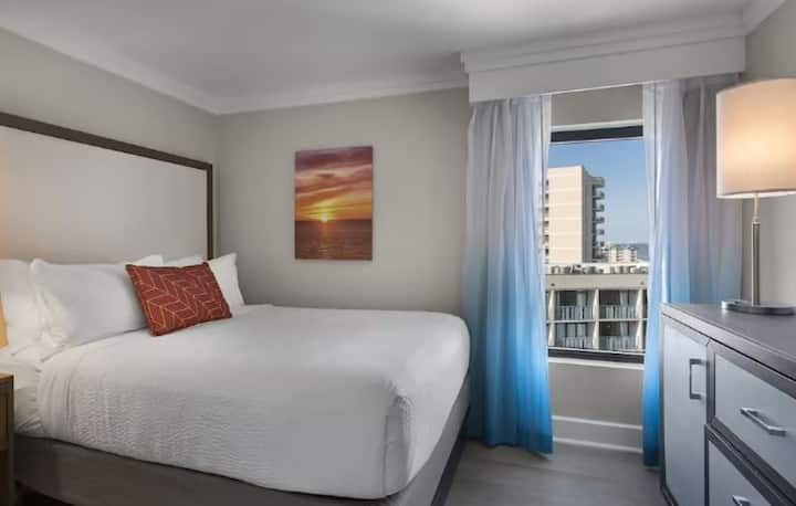 Myrtle Beach Getaway W/pools & Beach Access + Gym - Myrtle Beach, SC