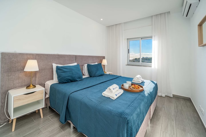 Beachfront Flat & Panoramic Sea View By Hostwise - Luz