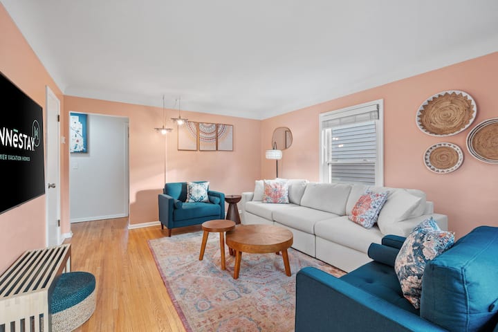 Minnestay* Uptown Muse - Minneapolis, MN