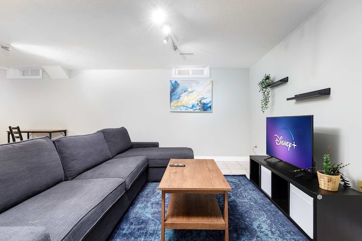 Roomy 1bd Apartment In Basement Of House! - Mississauga