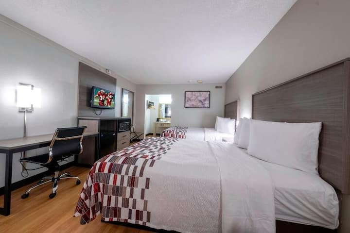 Pet-friendly Room W/ Free Parking & Breakfast - Charlottesville, VA