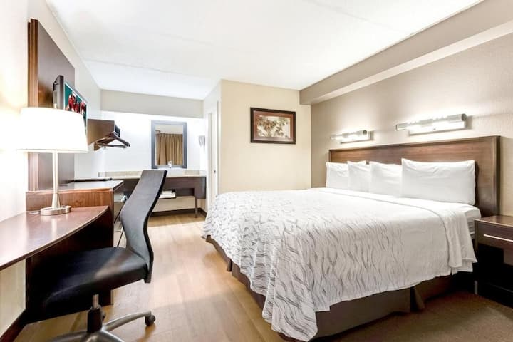 Historic Downtown Charleston Stay W/ Free Parking - South Carolina