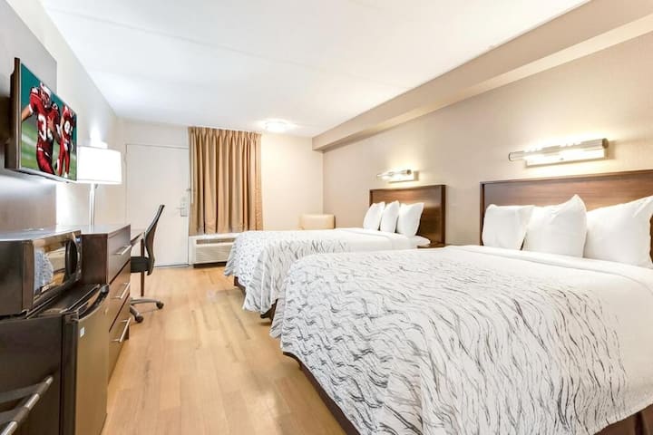 Budget Room Steps From Charleston Fun - Mount Pleasant, SC