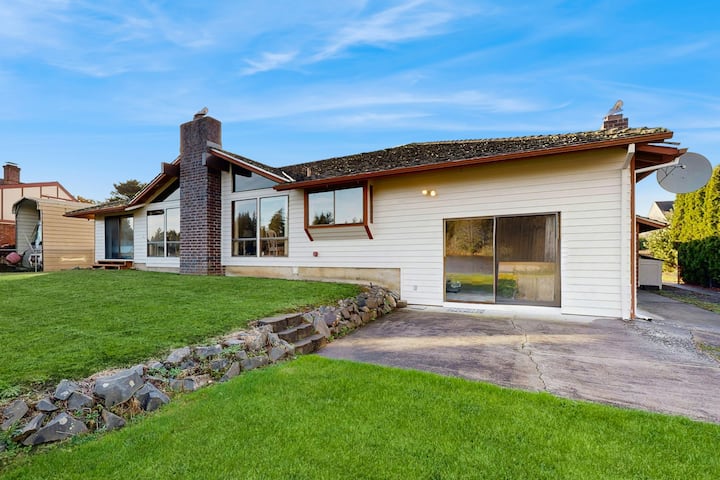 3br House | Lake Front | Dog Friendly | Wifi - Warrenton, OR