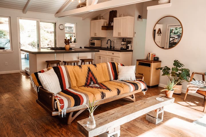 Riverhaus- Boutique 1br W/ Hot Tub • Natural Sunli - Monte Río, CA