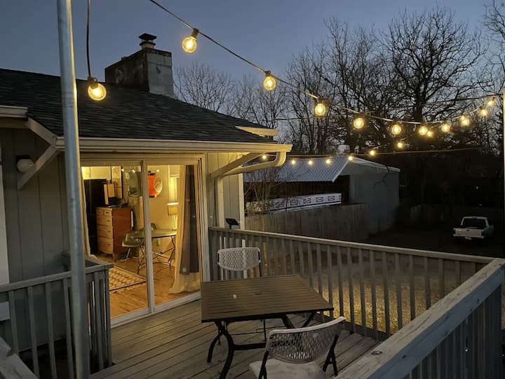 Cheerful Studio W/ Patio | Steps From Everything - Asheville