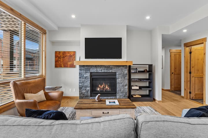 Alpine Condo | Steps To Dining, Trails & Parks - Canmore