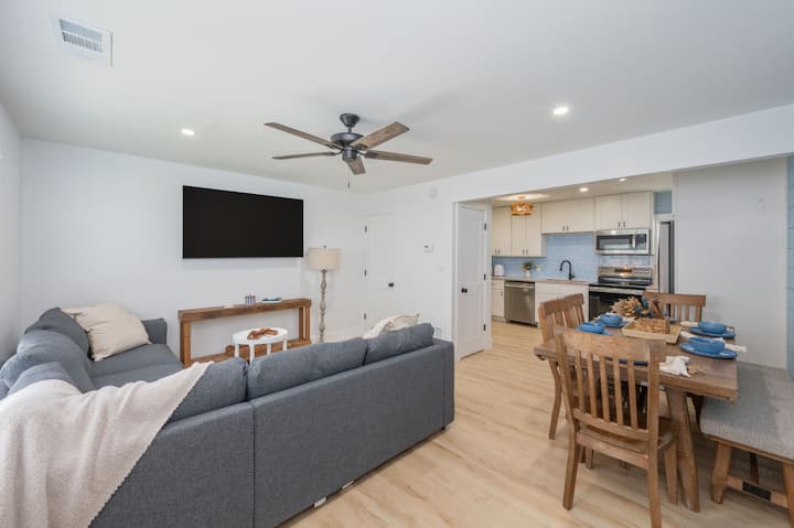 Unit E Beachwalk + Heated Pool + Sauna + Mini Golf - Fort Walton Beach, FL