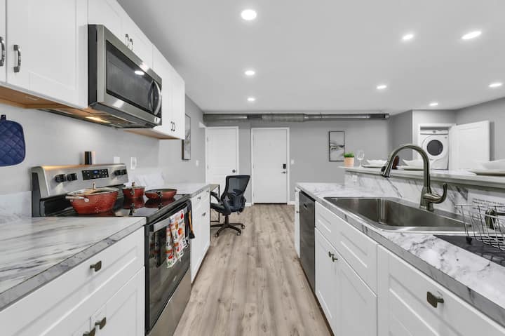 Peaceful 2br Hideaway Close To Dining And Events 8 - Arlington, TX