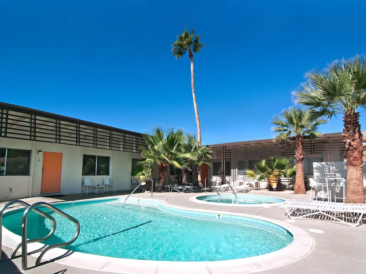 Desert Oasis Near Palm Springs & Joshua Tree Np - Desert Hot Springs, CA