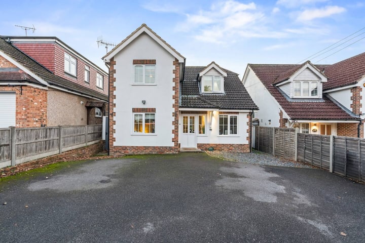 Family-friendly | Bricket Wood Hideaway, Sleeps 8 - Watford