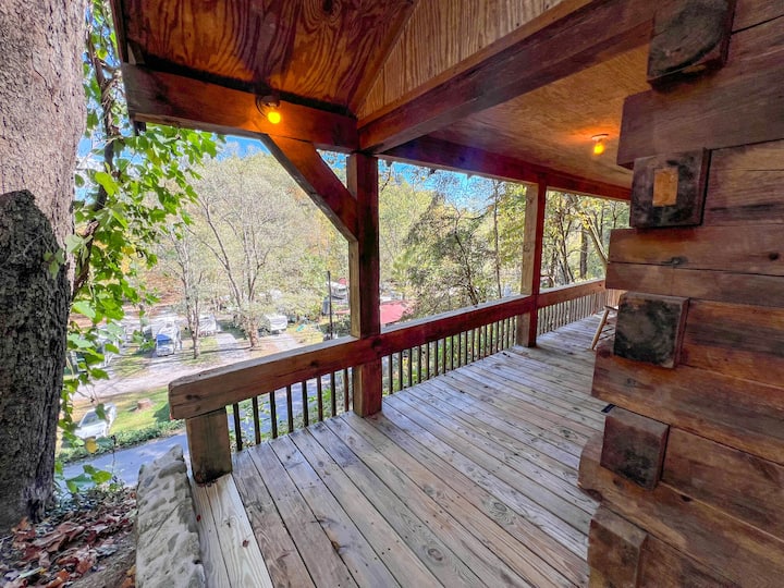 Lazy Turtle Cabin 1 - Hillside 2b/1ba - Cherokee, NC