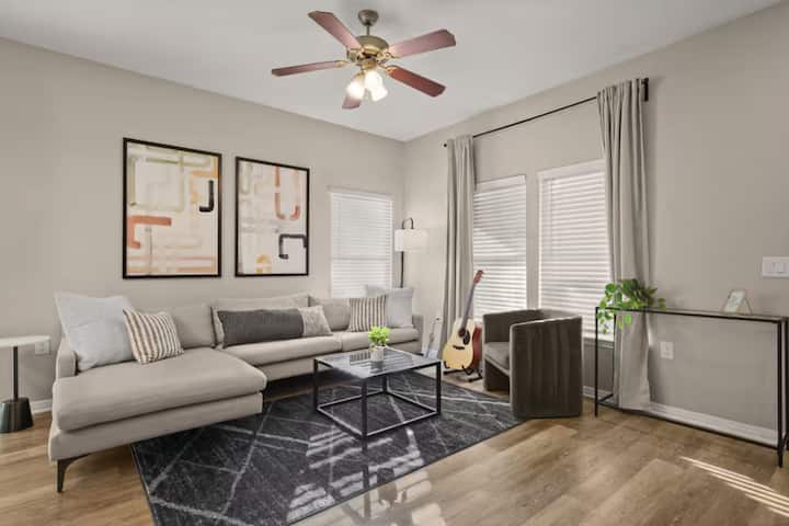 Modern Austin Home | Sleeps 8 | Pets Ok - Austin
