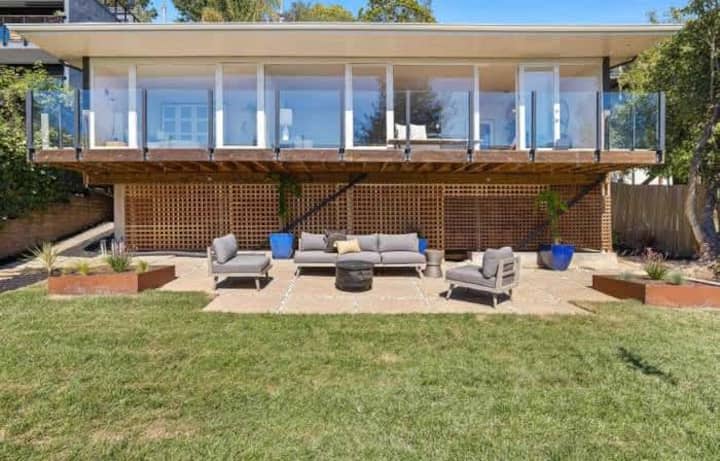 Mid-century Sanctuary In The Berkeley Hills - Berkeley