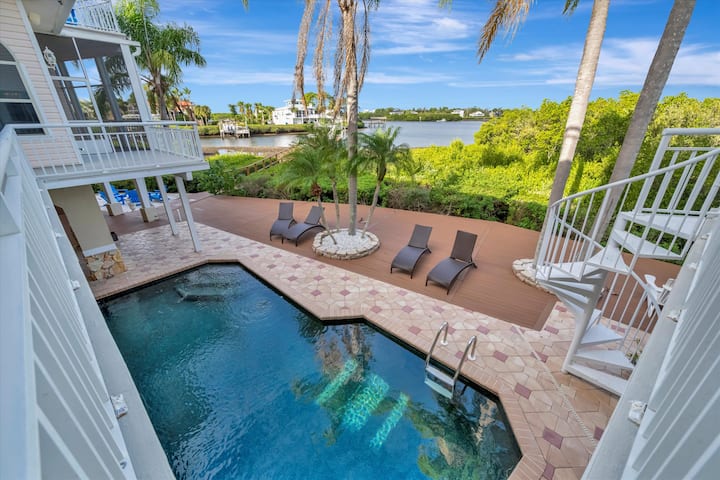 Hot Tub Mansion Waterfront | Pool & Game Room! - Palm Harbor, FL