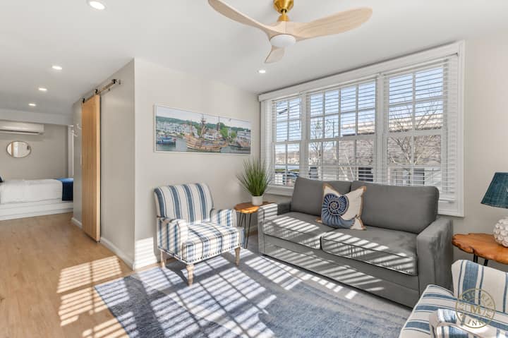 River Side Grand: Downtown Waterfront View - Mystic, CT