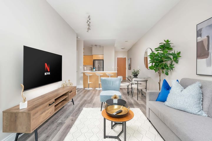 Bright 1br Suite With Patio & Cn Tower Views - Toronto