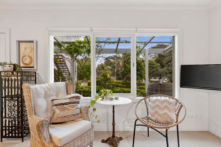 (Unit 2) Comfortable & Cosy Unit W/ Garden Views - Point Lonsdale