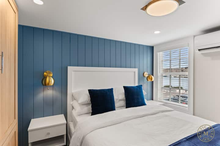 Light House Suite: Bright Downtown Mystic Stay - Mystic, CT