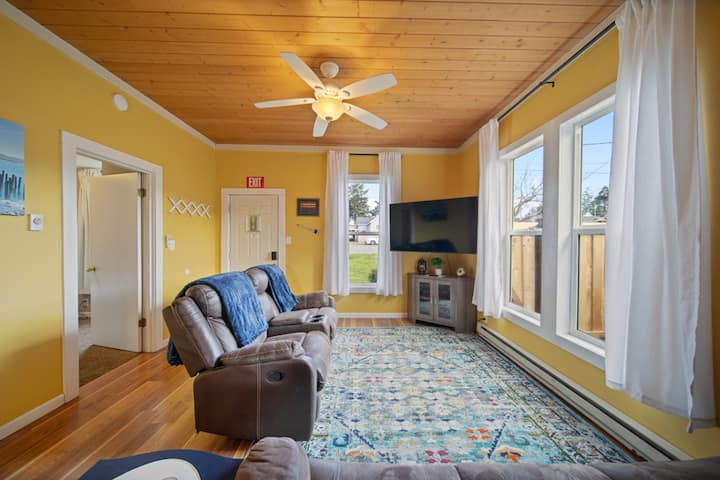 Near Ocean Dunes - Game Room, Firepit, Rv Parking - Coos Bay